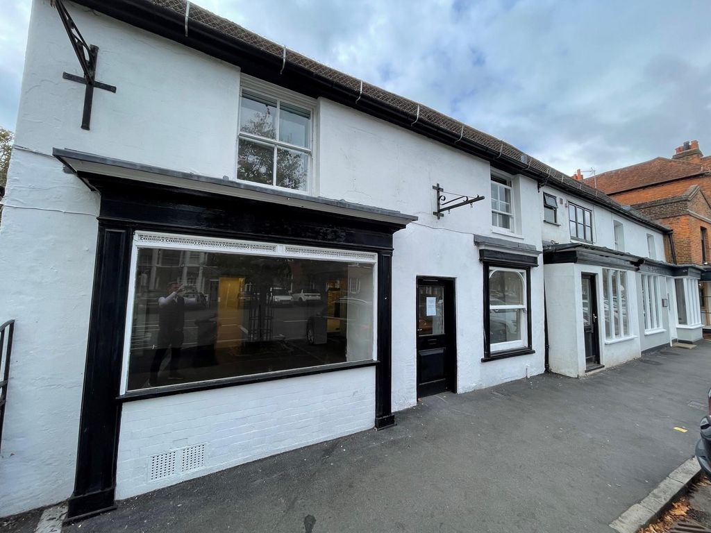 Retail premises to let in 30-32 London End, Beaconsfield ...