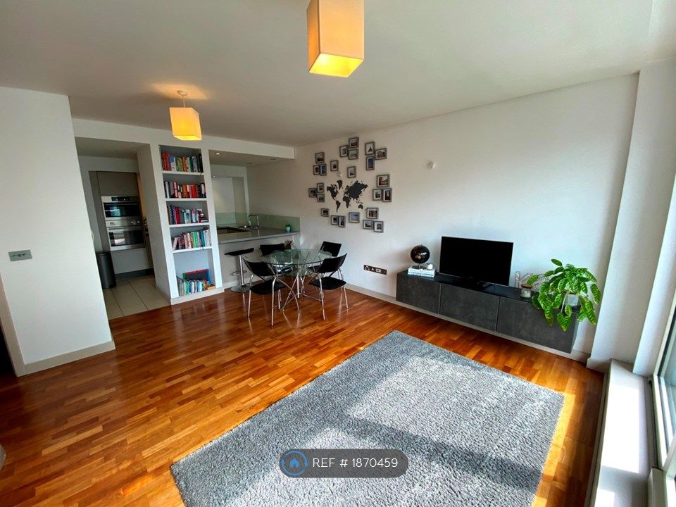 2 bed flat to rent in Leftbank, Manchester M3, £1,500 pcm - Zoopla