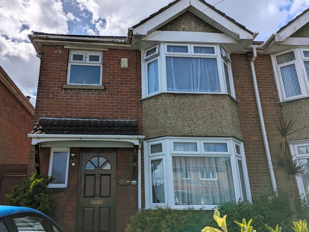 3 Bed Semi Detached House For Sale In Langhorn Road Southampton So16