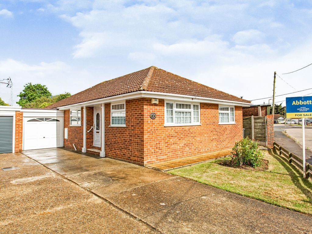 3 bed bungalow for sale in Barbara Close, Rochford, Essex SS4 - Zoopla