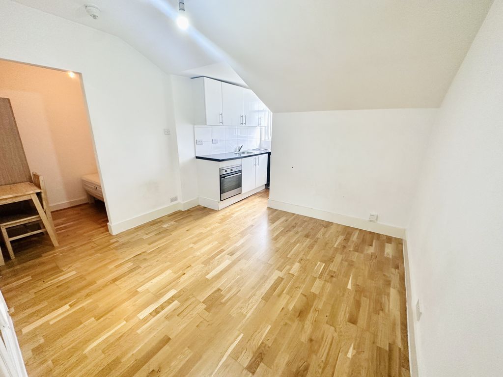 Studio to rent in Belsize Avenue, London NW3, £1,348 pcm - Zoopla