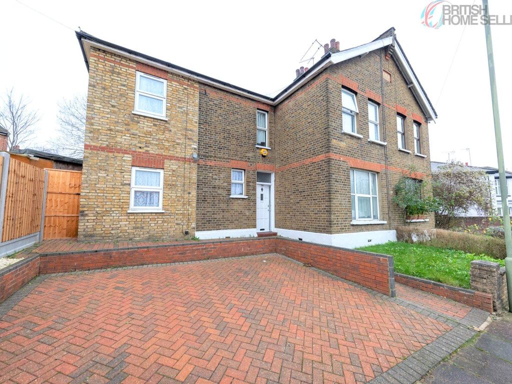 4 bed semi-detached house for sale in Long Lane, London N2 - Zoopla