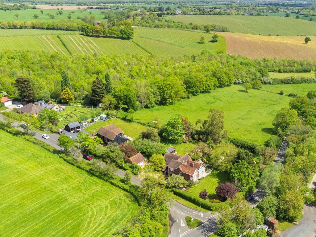 5 Bed Detached House For Sale In Creephedge Lane East Hanningfield