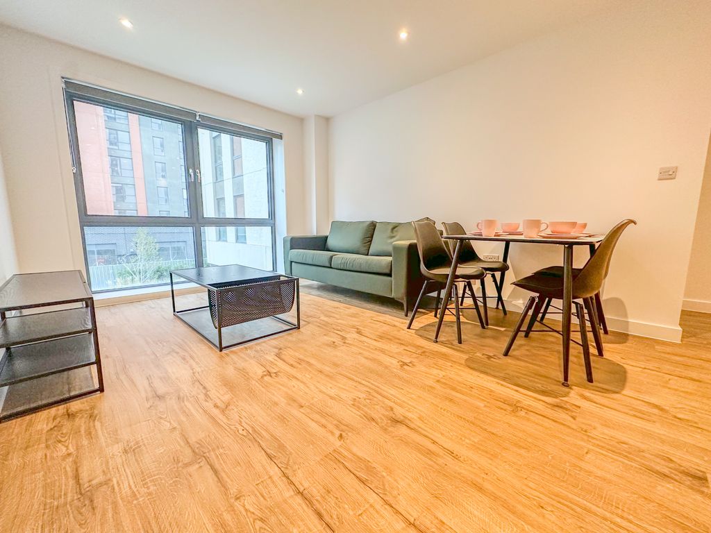 2 bed flat to rent in Phoenix, Saxton Lane, Leeds LS9, £1,275 pcm - Zoopla