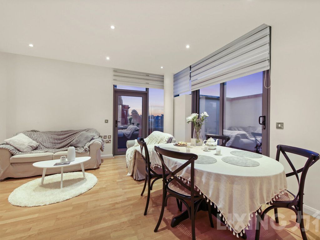 2 bed flat for sale in Avonmore Road, Hammersmith W14, £1,000,000 - Zoopla
