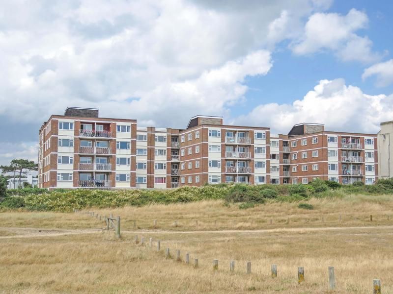 2 bed flat for sale in Sea Front, Hayling Island PO11, £165,000 - Zoopla
