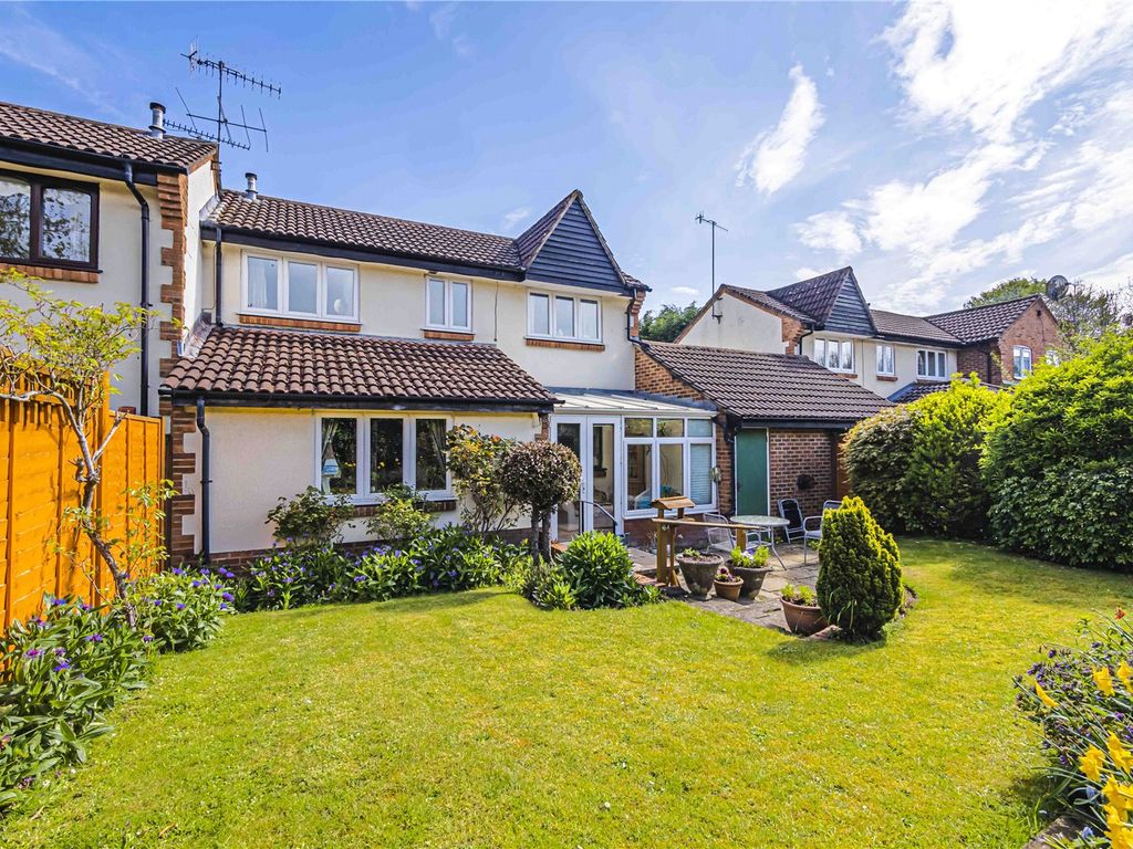 3 Bed Semi Detached House For Sale In Merling Croft Northchurch