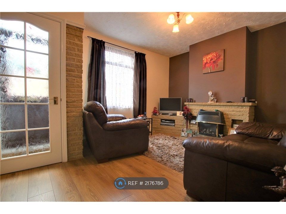 3 bed terraced house to rent in Great Knollys Street, Reading RG1, £1,500 pcm - Zoopla