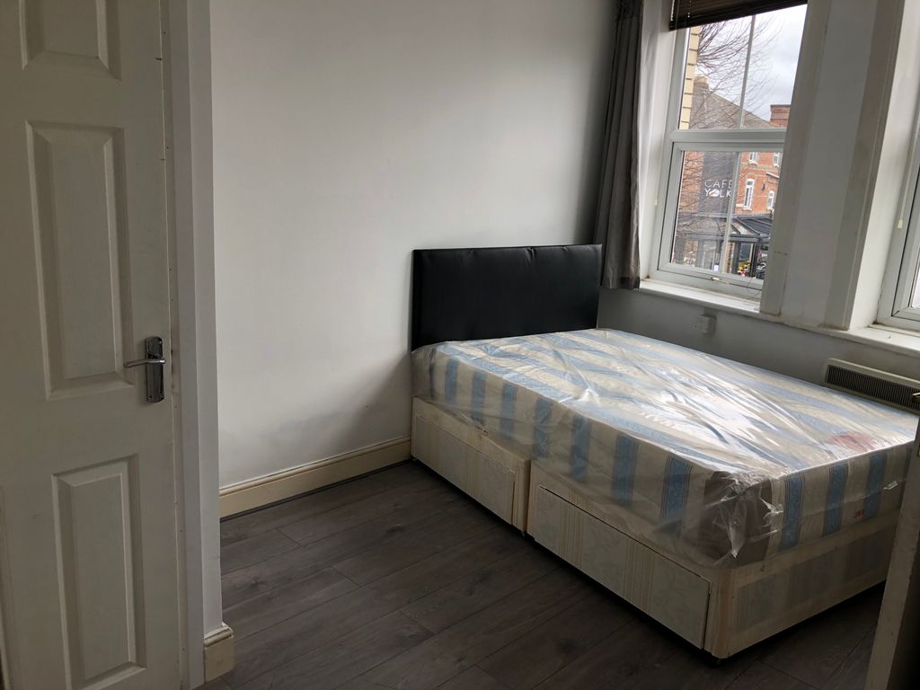 Studio to rent in Erleigh Road, Reading RG1, £725 pcm - Zoopla