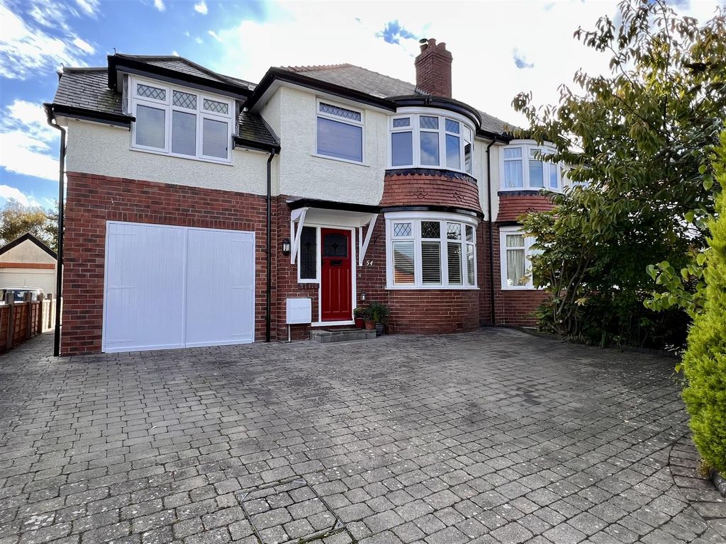 4 Bed Semi Detached House For Sale In Scholes Park Road Scarborough