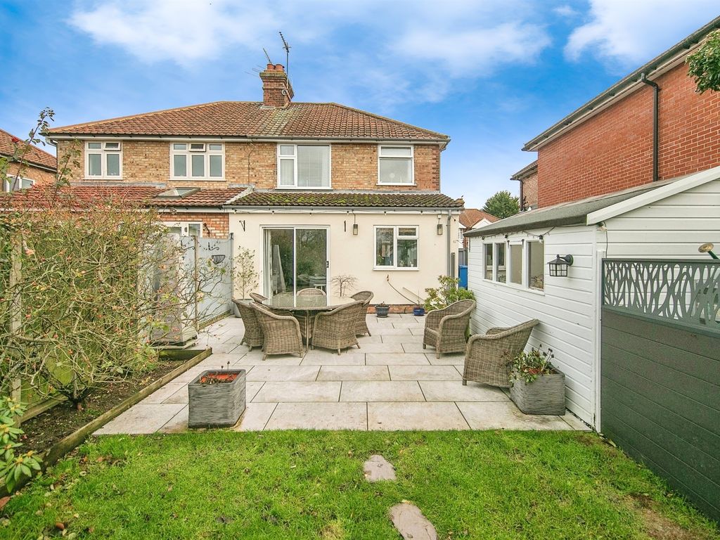3 Bed Semi Detached House For Sale In Lancing Avenue Ipswich Ip4 £