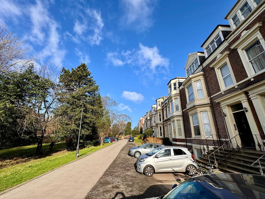 2 bed flat to rent in Woodside, Sunderland SR2, £700 pcm - Zoopla
