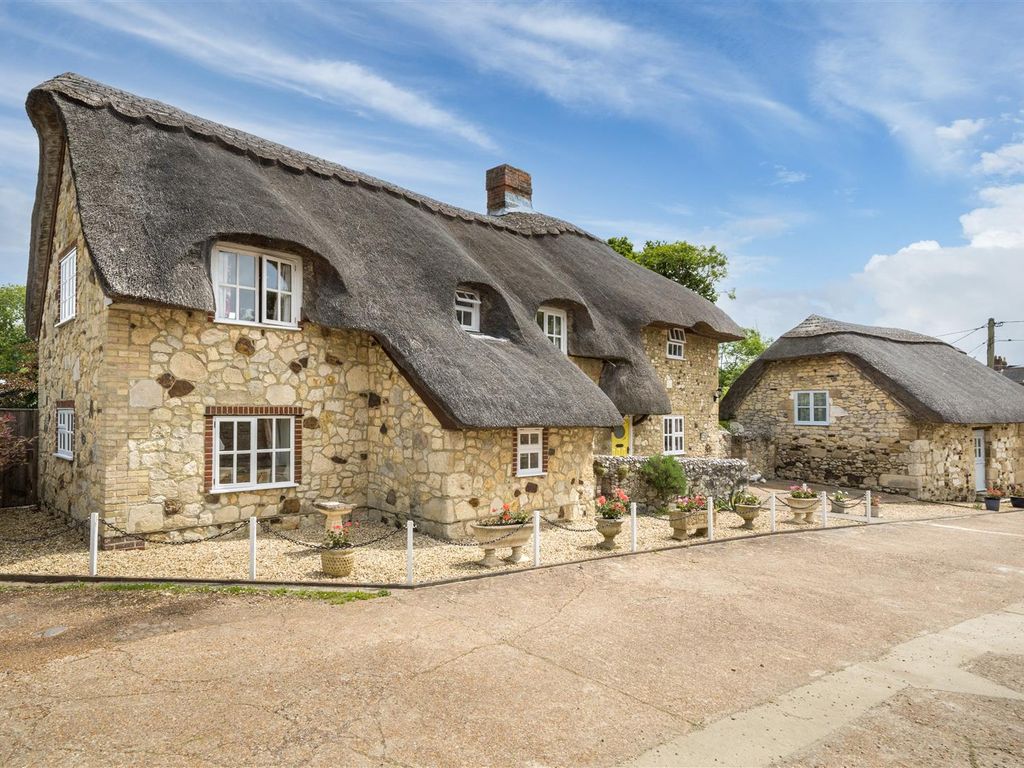 4 bed farmhouse for sale in Middleton, Freshwater PO40, £825,000 - Zoopla