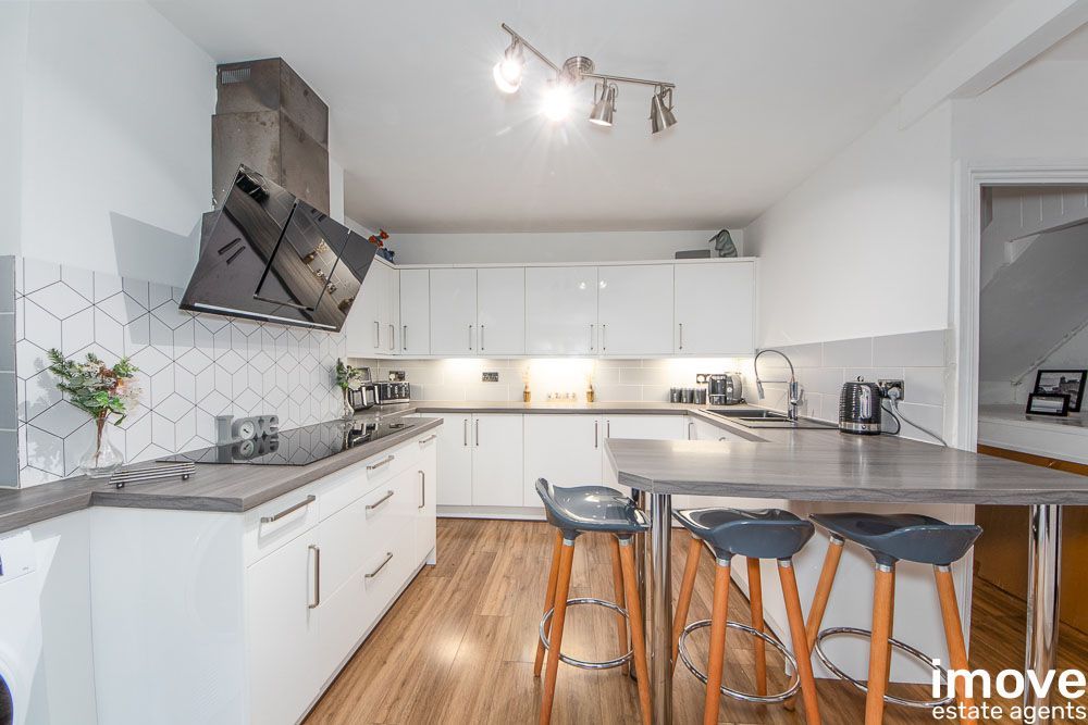 3 Bed Terraced House For Sale In Teignmouth Road Torquay Tq1 £264 000