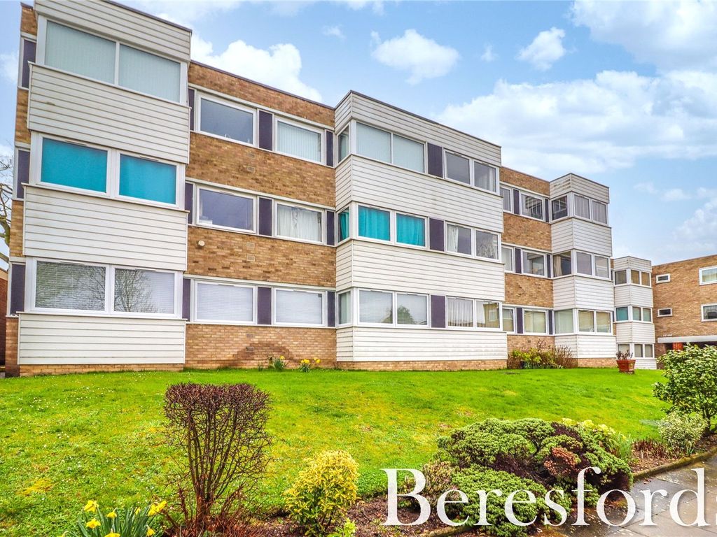 2 bed flat for sale in Carlton Close, Upminster RM14 - Zoopla