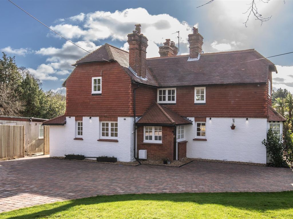 4 Bed Detached House For Sale In High Street Buxted Uckfield Tn22 £