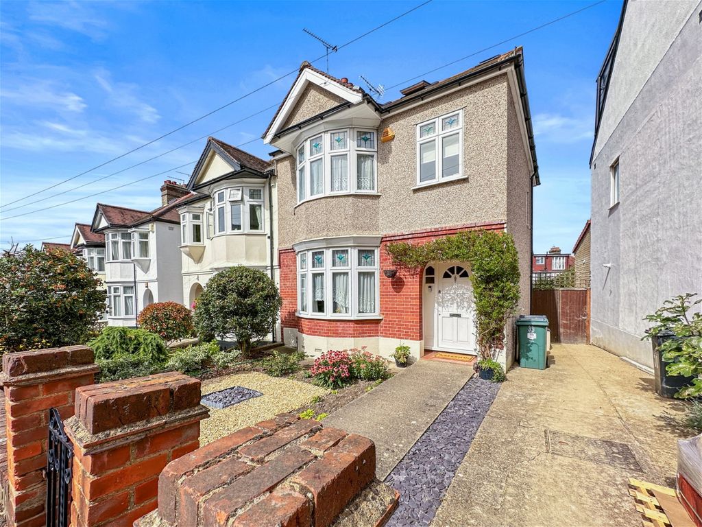 4 Bed Semi Detached House For Sale In Forest Drive Woodford Green Ig8