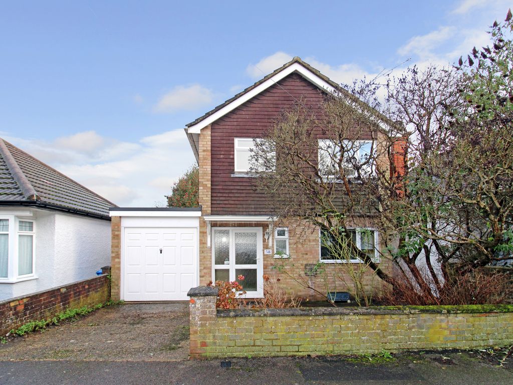3 Bed Detached House For Sale In Manor Road Farnborough Gu14 £500 000