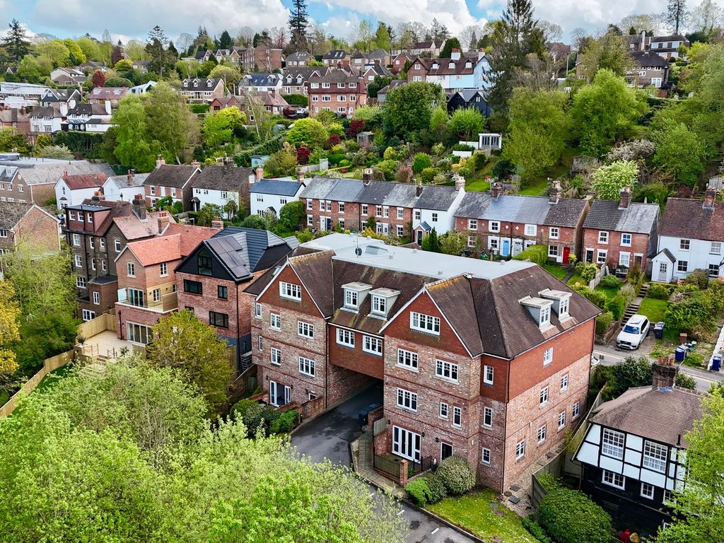 2 bed flat for sale in Kings Road, Doyle Court GU27, £300,000 - Zoopla