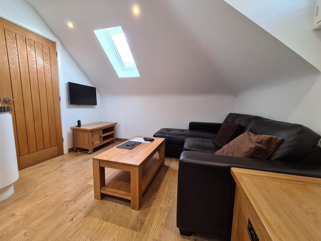 1 bed flat to rent in Castle Crescent, Reading RG1, £1,200 pcm - Zoopla