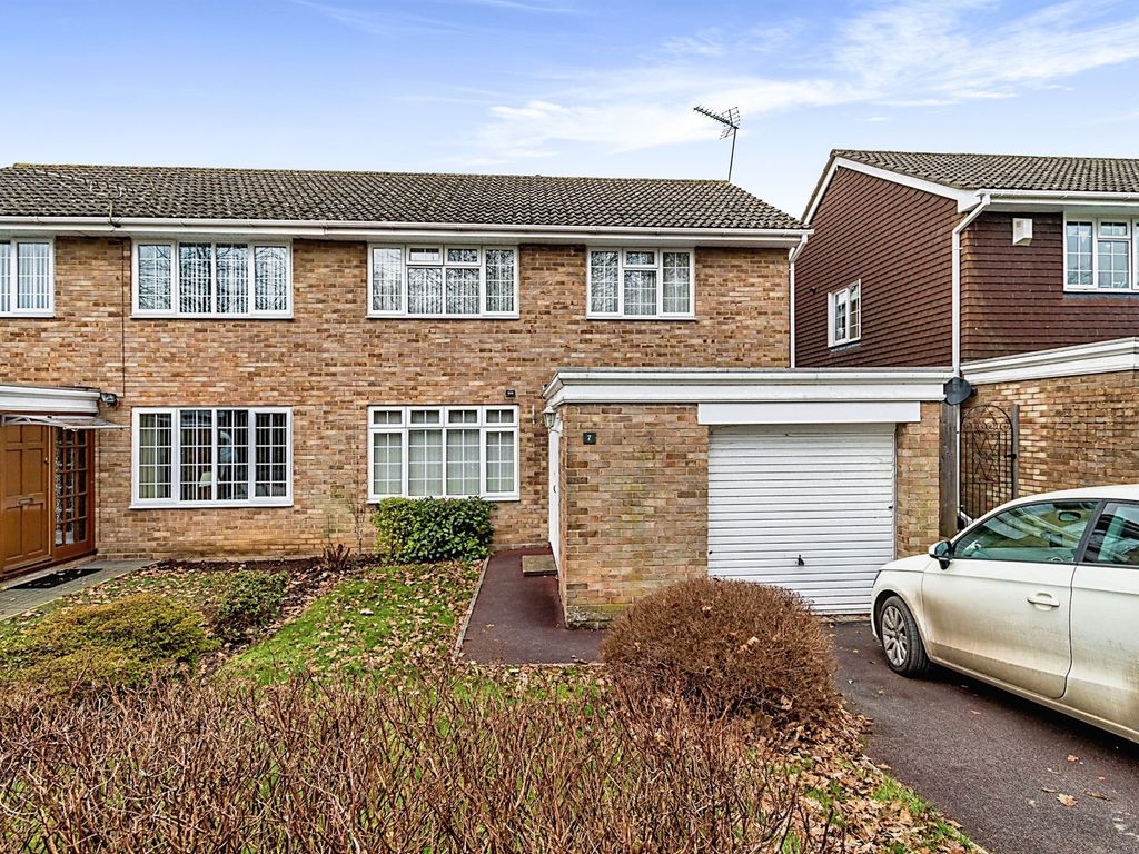 4 Bed Semi Detached House For Sale In Mossleigh Avenue Rownhams