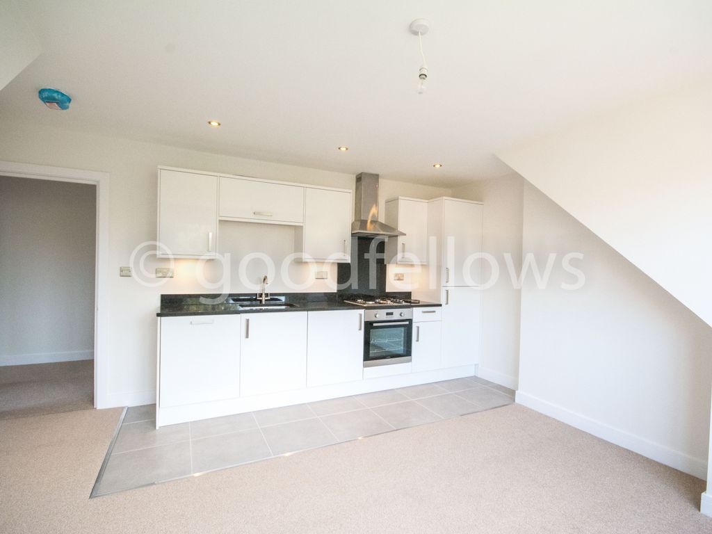 2 bed flat to rent in Camborne Road, Sutton, Surrey SM2, £1,650 pcm - Zoopla