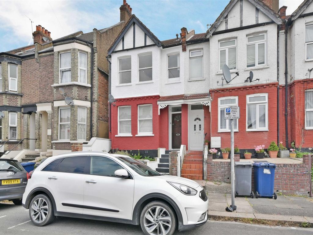 2 bed flat to rent in Russell Road, West Hendon, London NW9, £2,100 pcm ...