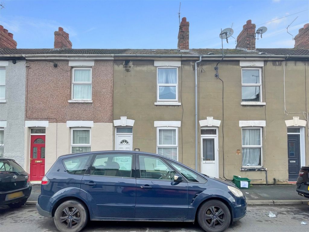 2 Bed Terraced House For Sale In Stanley Road Gloucester Gl1 £180 000