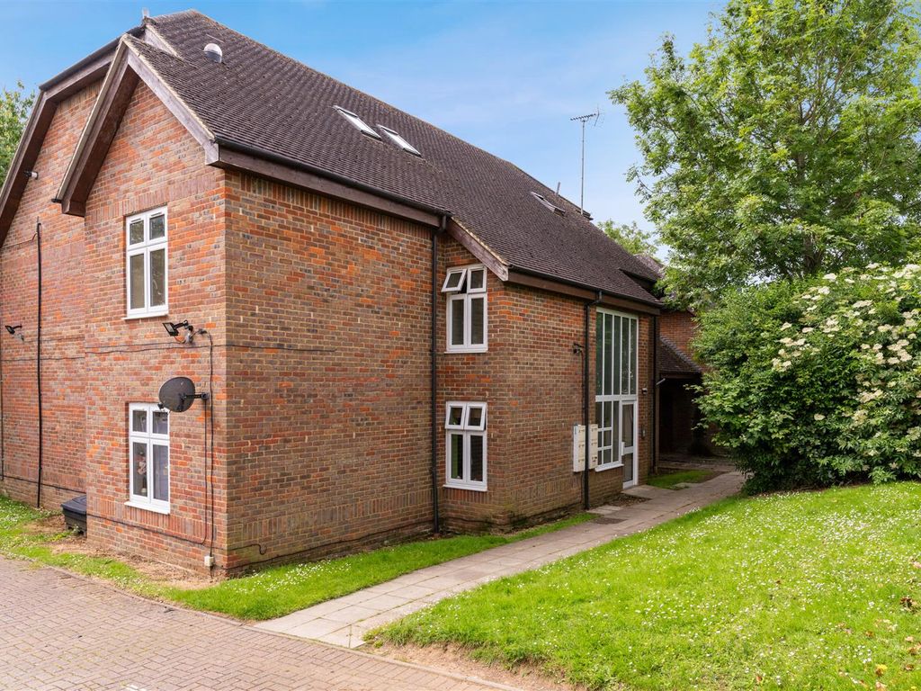 1 bed flat for sale in Broughton Court, Wychdell, Stevenage SG2, £ ...