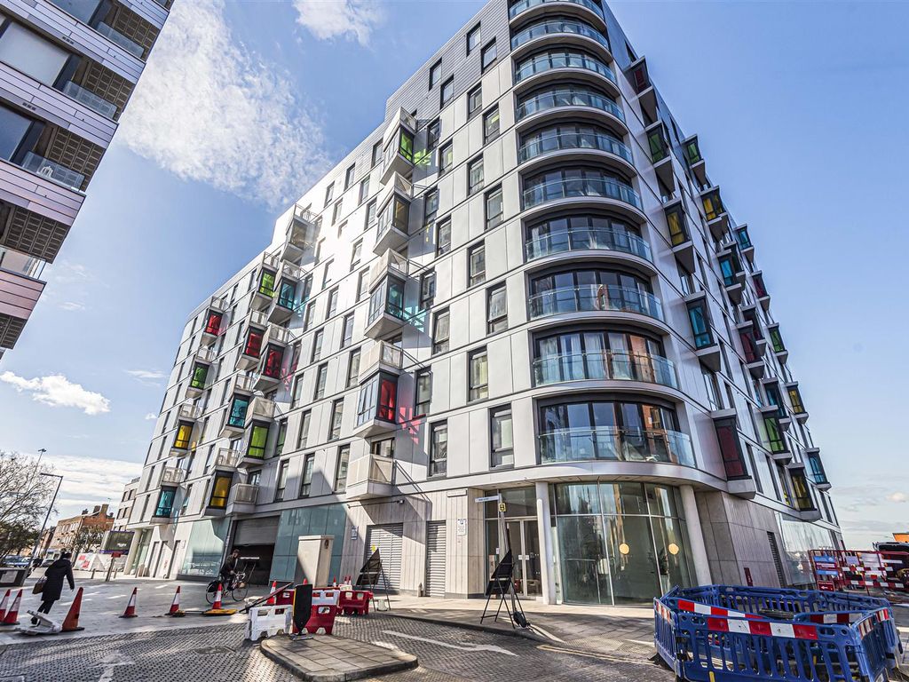2 bed flat for sale in Hunsaker, Alfred Street, Reading RG1, £340,000 ...