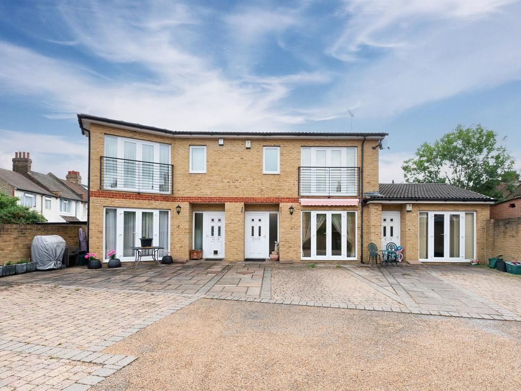 2 bed mews house for sale in Ravens Gate Mews, Shortlands BR2 - Zoopla
