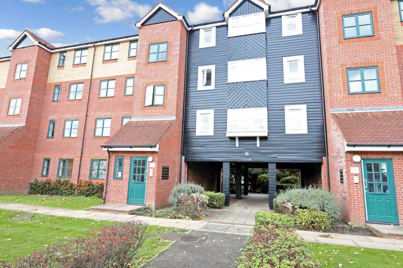 Studio to rent in Colgate Place, Enfield EN3, £1,075 pcm - Zoopla