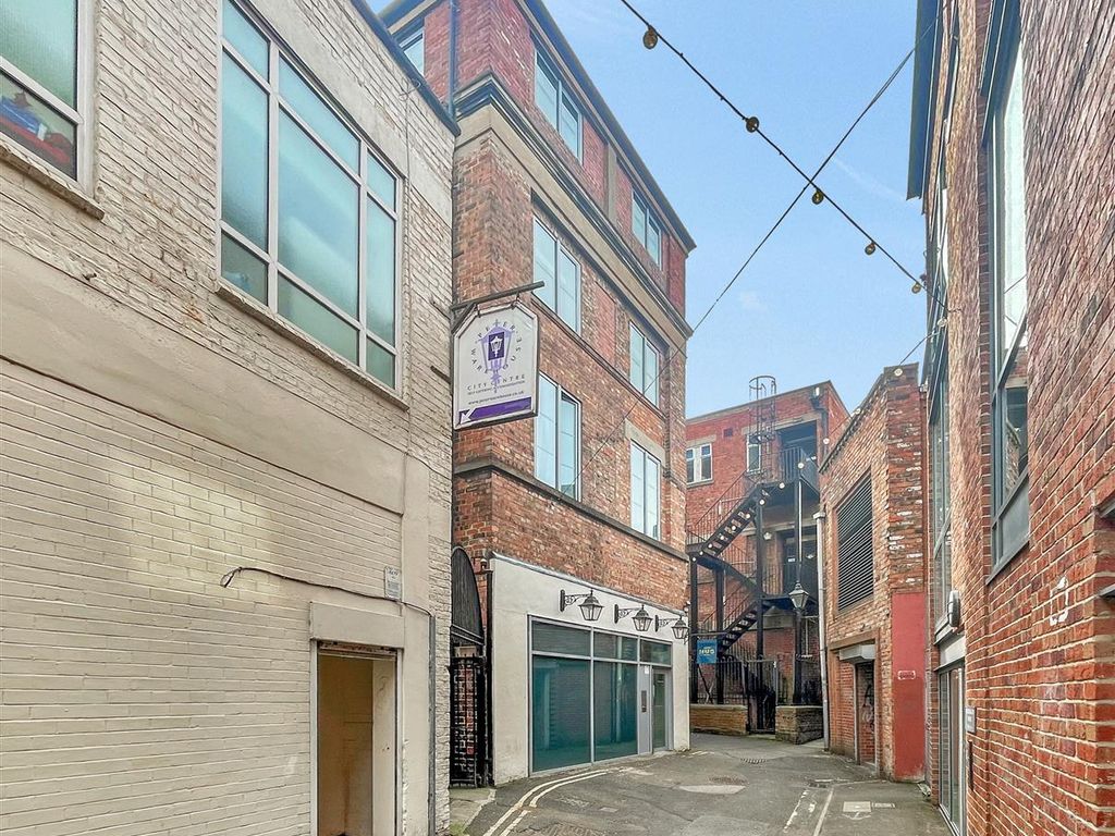 2 bed flat for sale in Peter Lane, York YO1, £295,000 - Zoopla