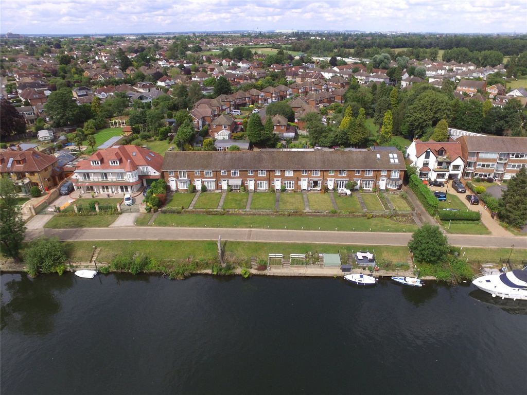 3 bed terraced house for sale in Laleham, Surrey TW18, £650,000 - Zoopla