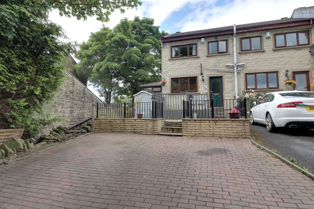 3 Bed End Terrace House For Sale In Brook Gardens Meltham Holmfirth