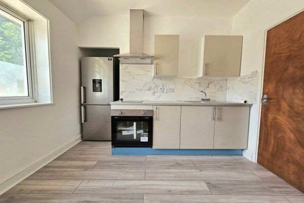 1 bed maisonette to rent in Downham Way, Downham, Bromley BR1, £1,400 ...