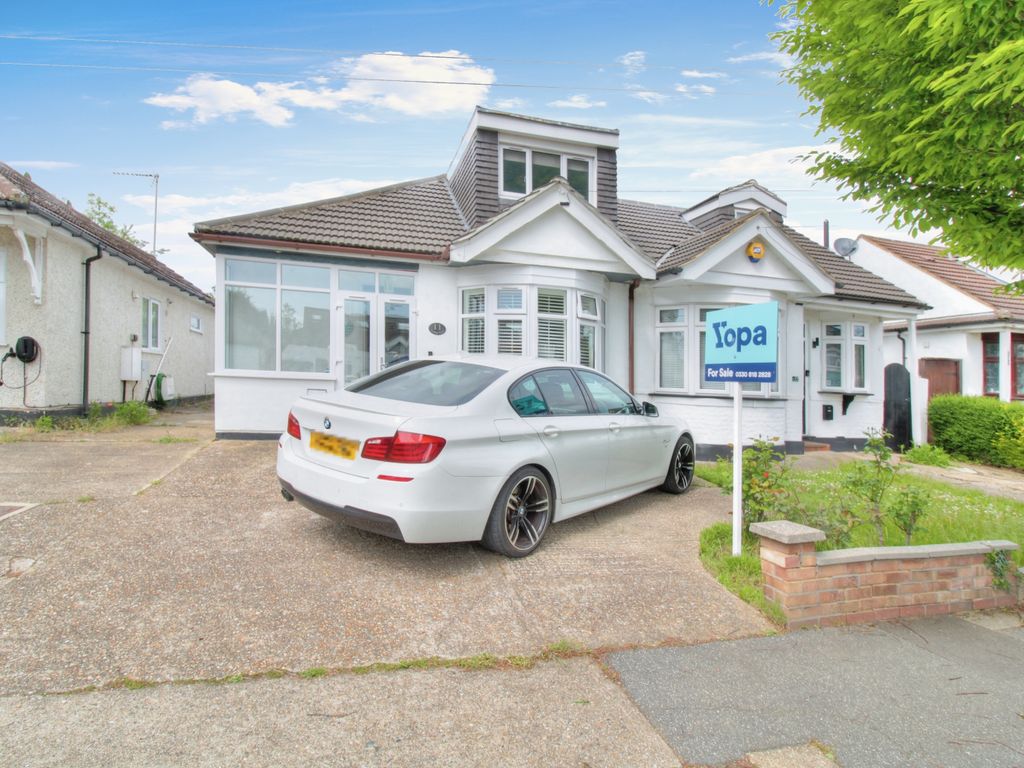 3 Bed Semi Detached Bungalow For Sale In Heather Drive Romford Rm1