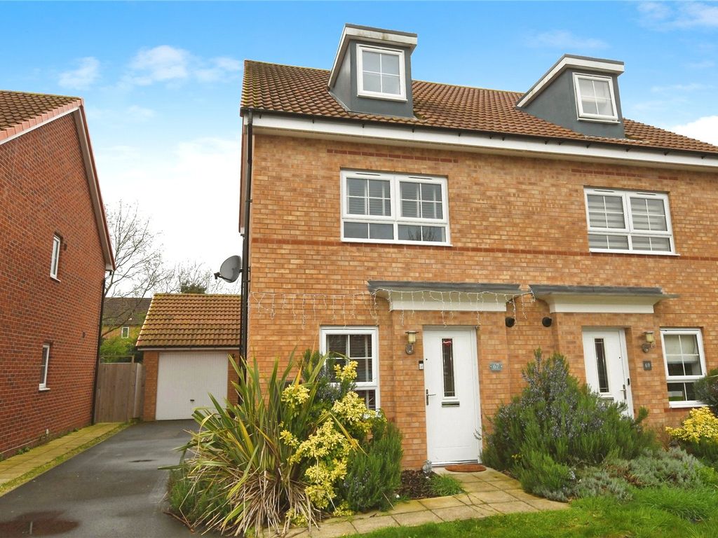4 Bed Semi Detached House For Sale In Brutus Court North Hykeham