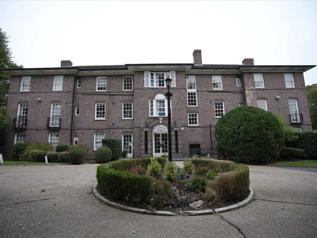 3 bed flat for sale in Park Lawn, Farnham Royal, Slough SL2 - Zoopla