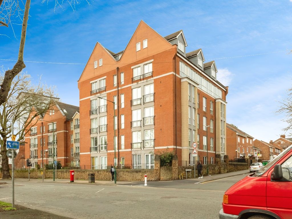 2 bed flat for sale in Russell Road, Nottingham NG7, £130,000 - Zoopla