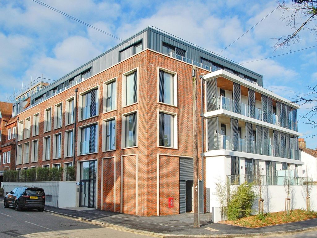 1 bed flat to rent in Station Road, Station Road, Gerrards Cross ...