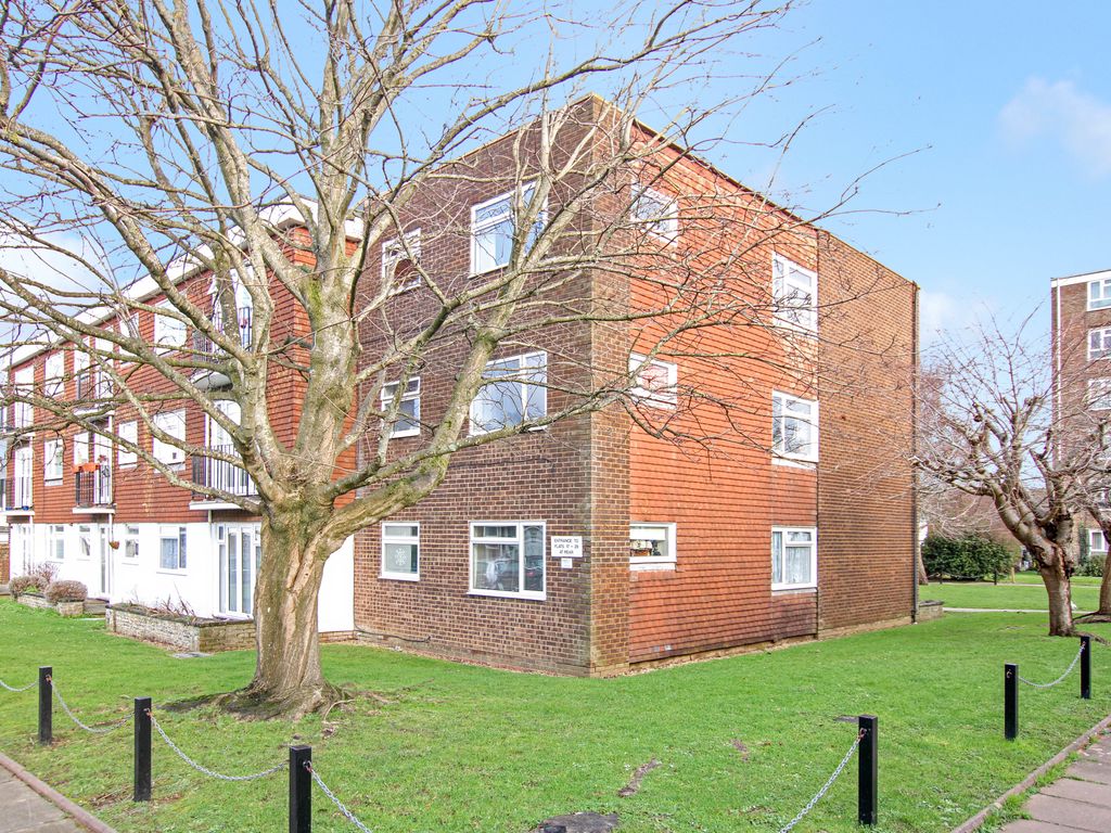 2 bed flat for sale in Norfolk Court, Victoria Park Gardens, Worthing ...