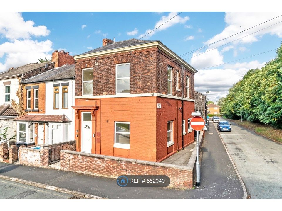 2 bed flat to rent in Irwell Lane, Runcorn WA7, £675 pcm - Zoopla