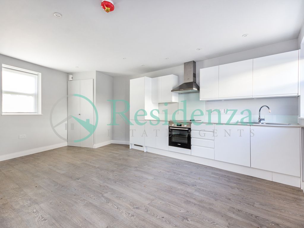 1 bed flat to rent in Rialto Road, Mitcham CR4, £1,500 pcm - Zoopla