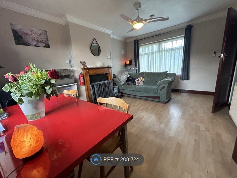 Room to rent in Flintham Drive, Nottingham NG5, £500 pcm - Zoopla