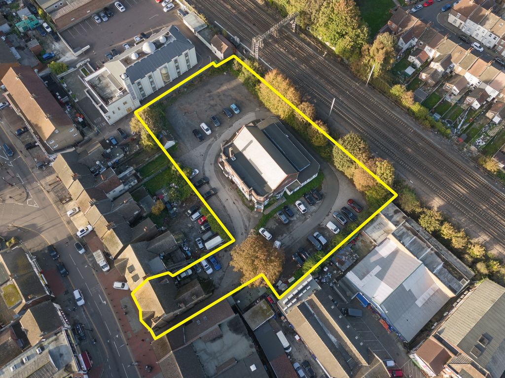 Property for sale in Leagrave Road, Luton LU4, £1,150,000 - Zoopla