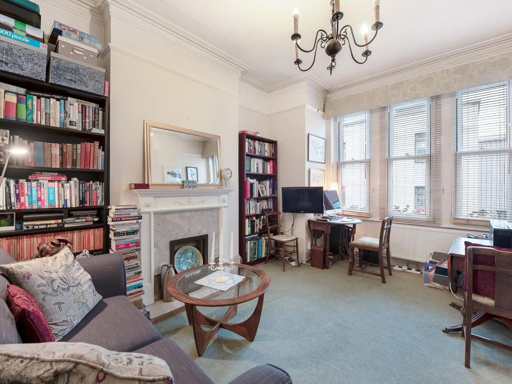 1 bed flat to rent in Latchmere Road, London SW11, £1,600 pcm - Zoopla