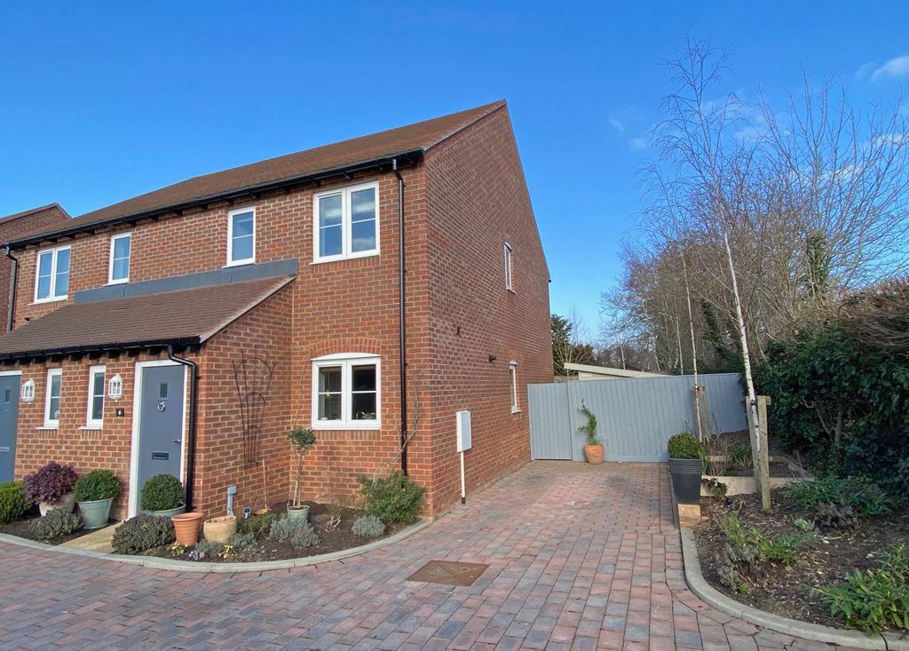 2 Bed Semi Detached House For Sale In Walnut Acre Benson Wallingford