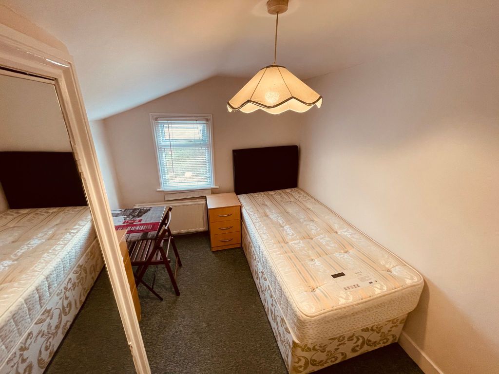 Room to rent in George Street, Reading RG1, £550 pcm - Zoopla