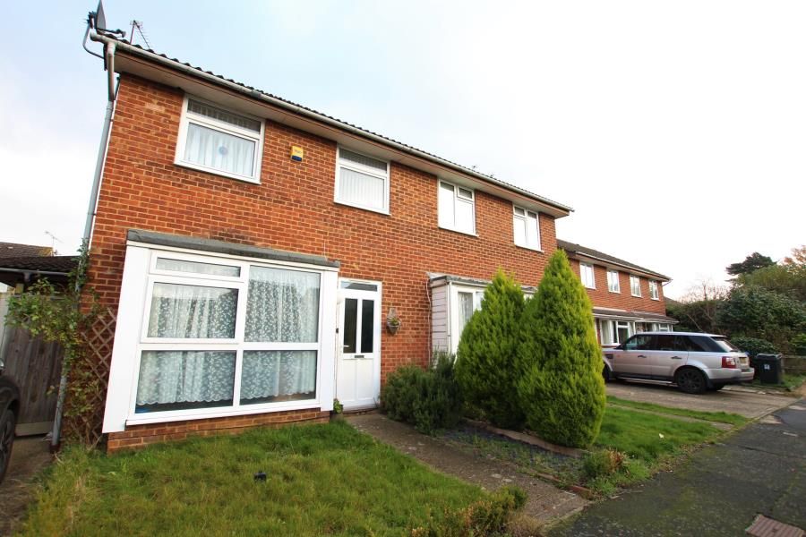 3 bed semi-detached house to rent in Knightswood, Woking GU21 - Zoopla